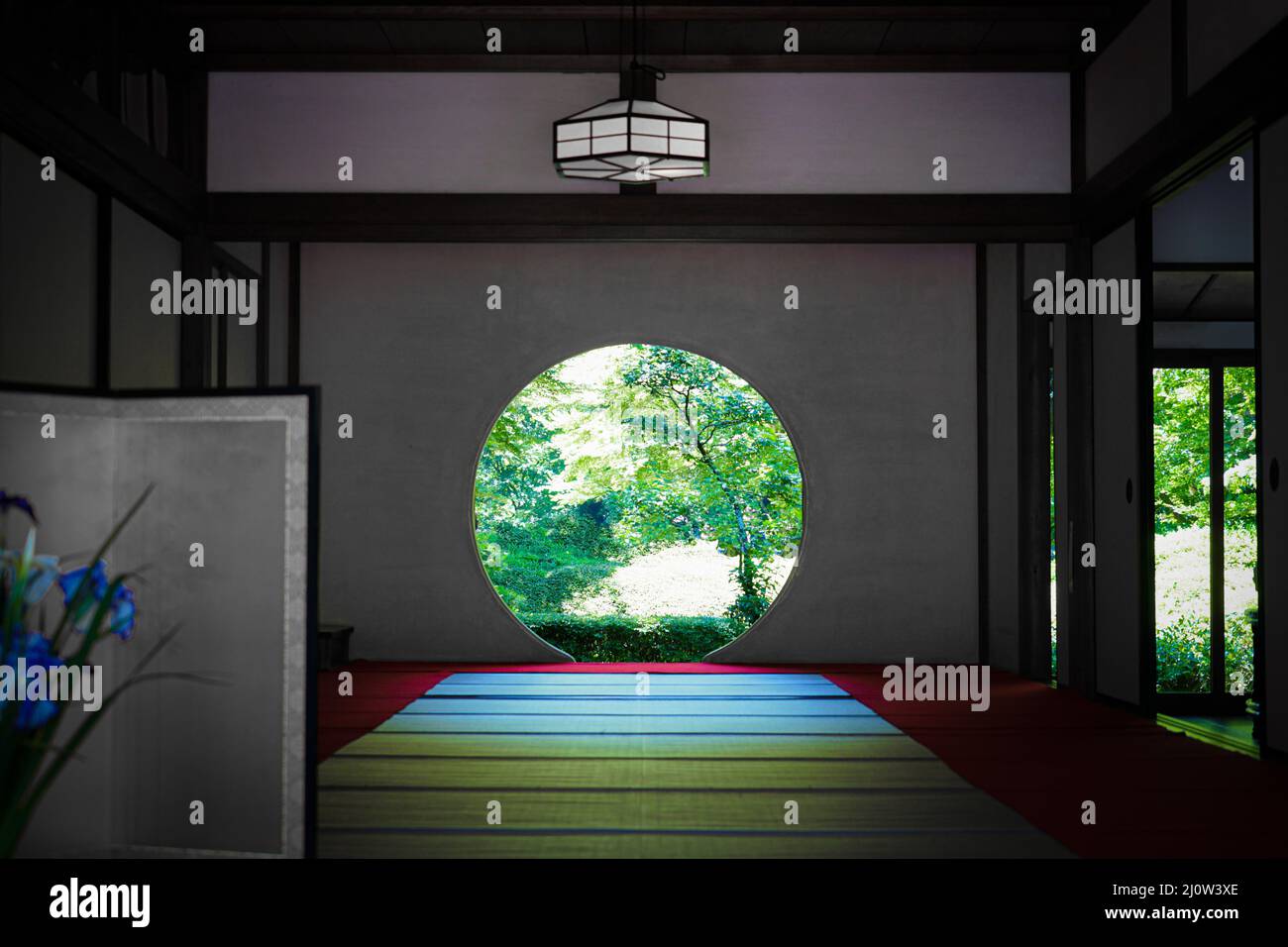 Japanese round window hi-res stock photography and images - Alamy