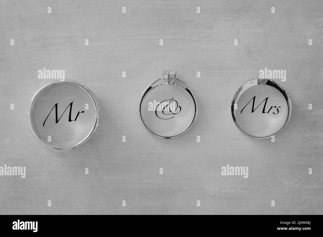 Wedding rings with text Mr & Mrs Stock Photo - Alamy