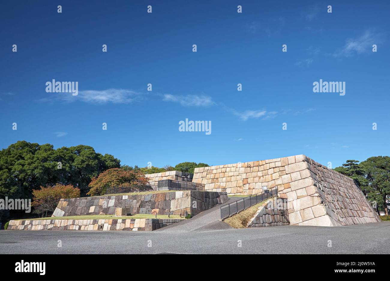 The stone wall of the old Edo castle in the Tokyo Imperial Palac Stock ...