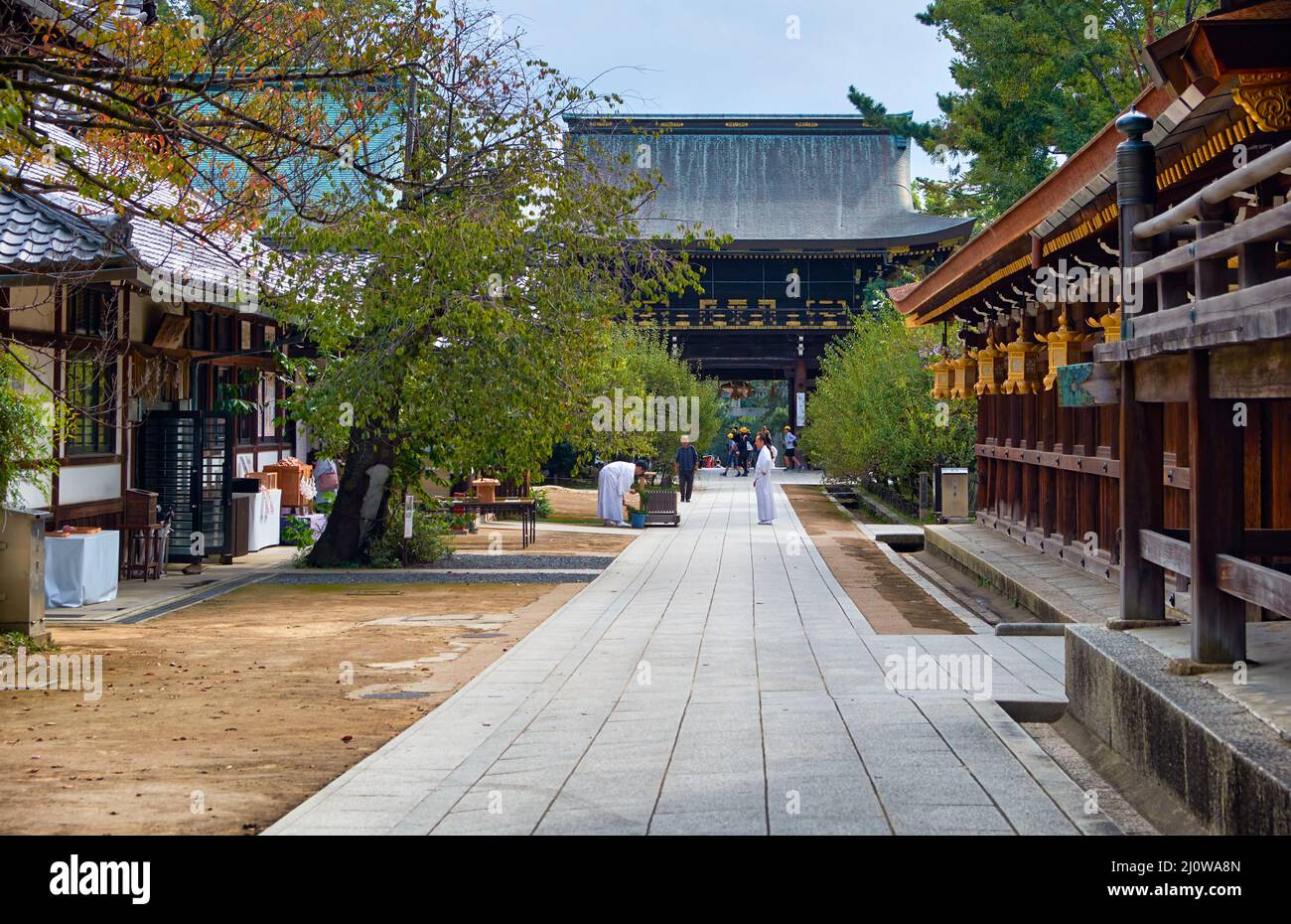 The alley along the Shaden Sanctuary of Kitano Tenmangu shrine. Kyoto ...