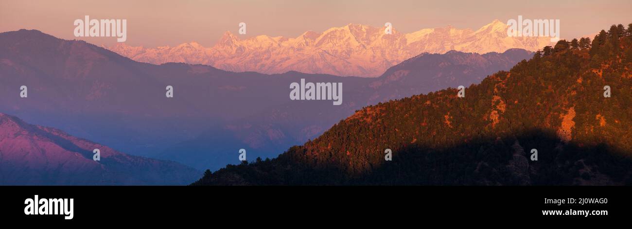 Himalayan range hi-res stock photography and images - Alamy