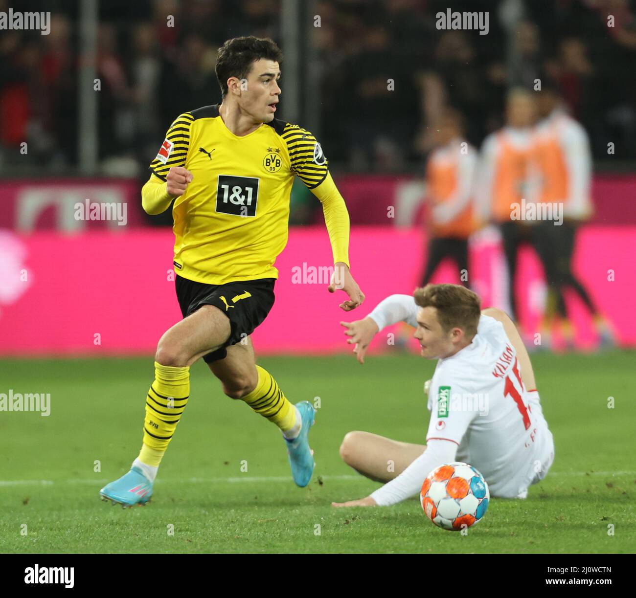 Giovanni reyna of bvb battle hi-res stock photography and images - Alamy