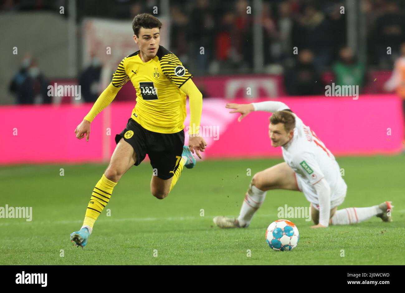 Giovanni reyna of bvb battle hi-res stock photography and images - Alamy