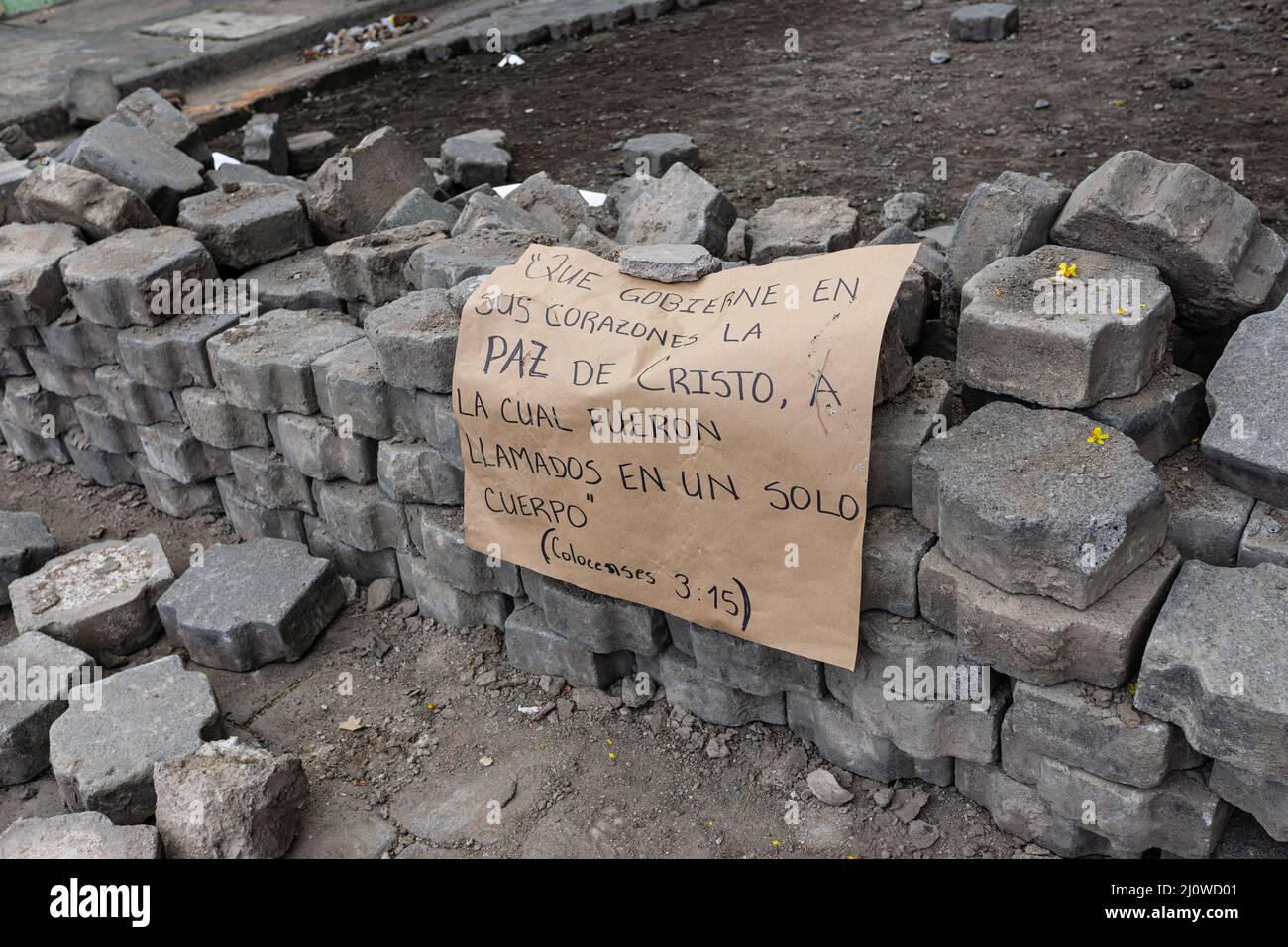 Broken barricade with sign on brown paper hi-res stock photography and ...