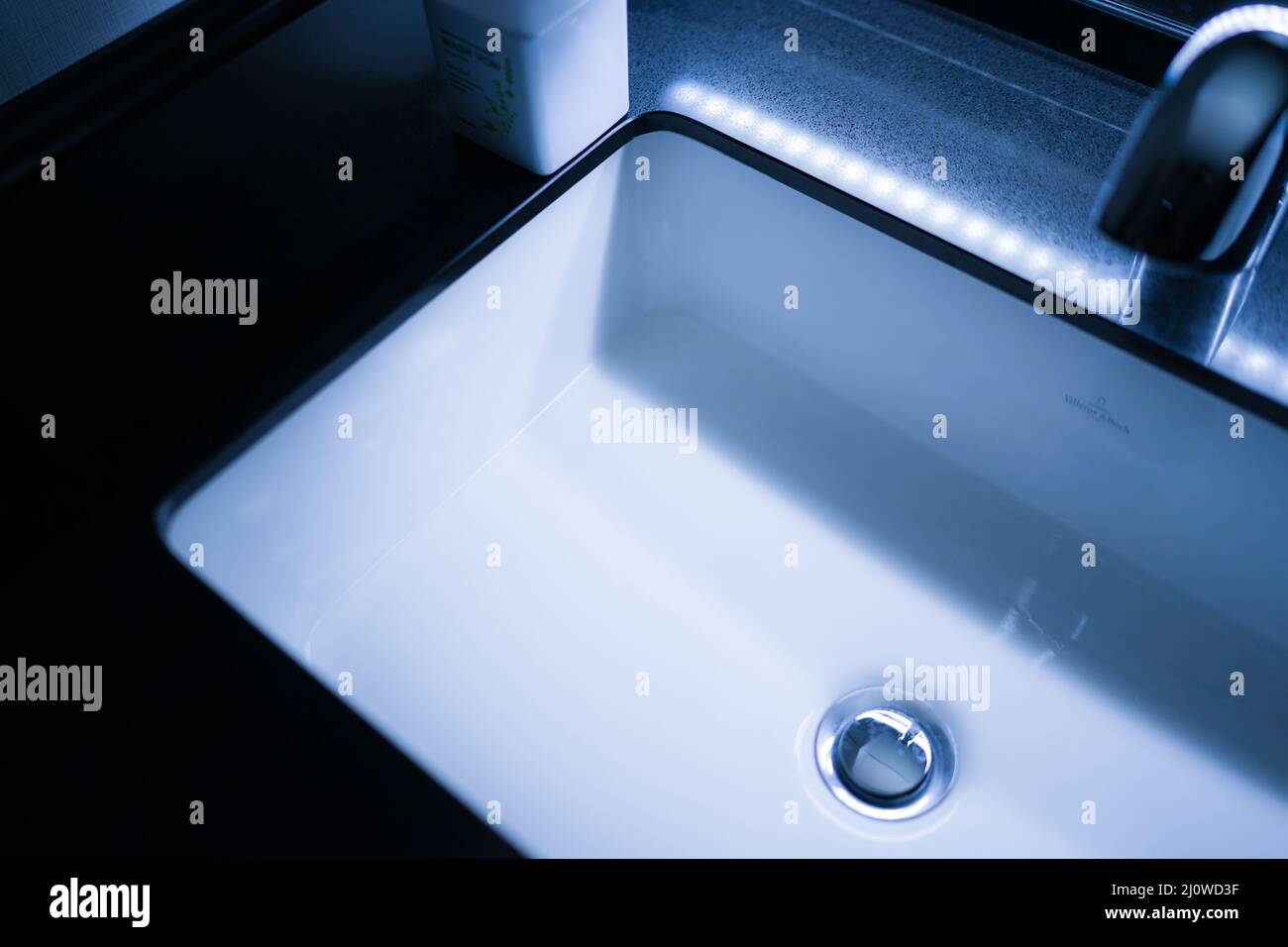 Hotel hand wash sink hi-res stock photography and images - Alamy