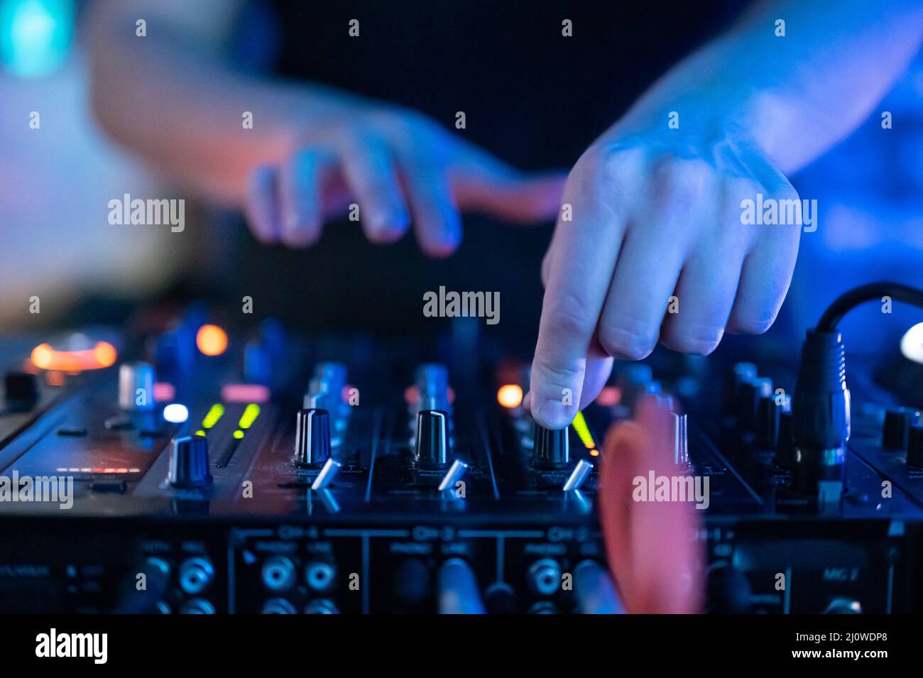 Dj hands close up close up turntable hi-res stock photography and ...