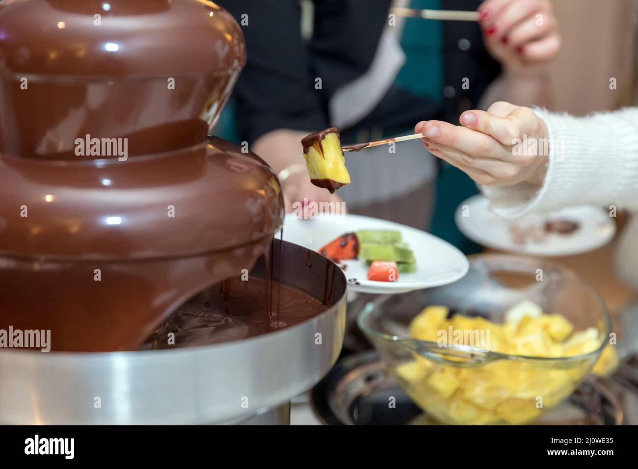 Chocolate fountain with strawberry hi-res stock photography and images ...