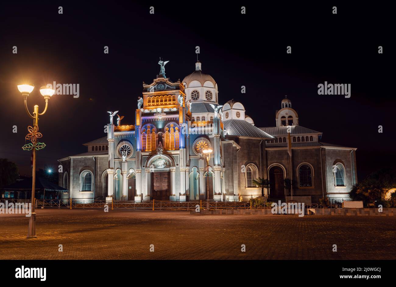 The cathedral Basilica de Nuestra Senora de los Angeles in Cartago in ...