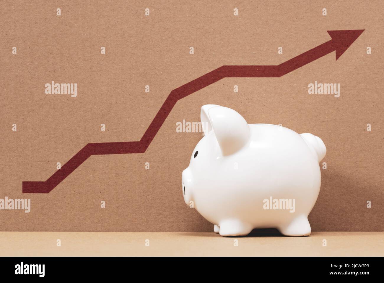 Piggy bank and rising graph Stock Photo - Alamy