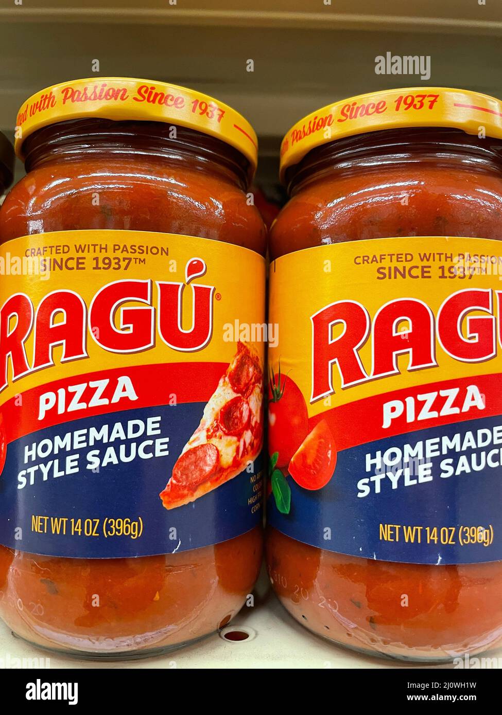 Ragu sauce jar hi-res stock photography and images - Alamy