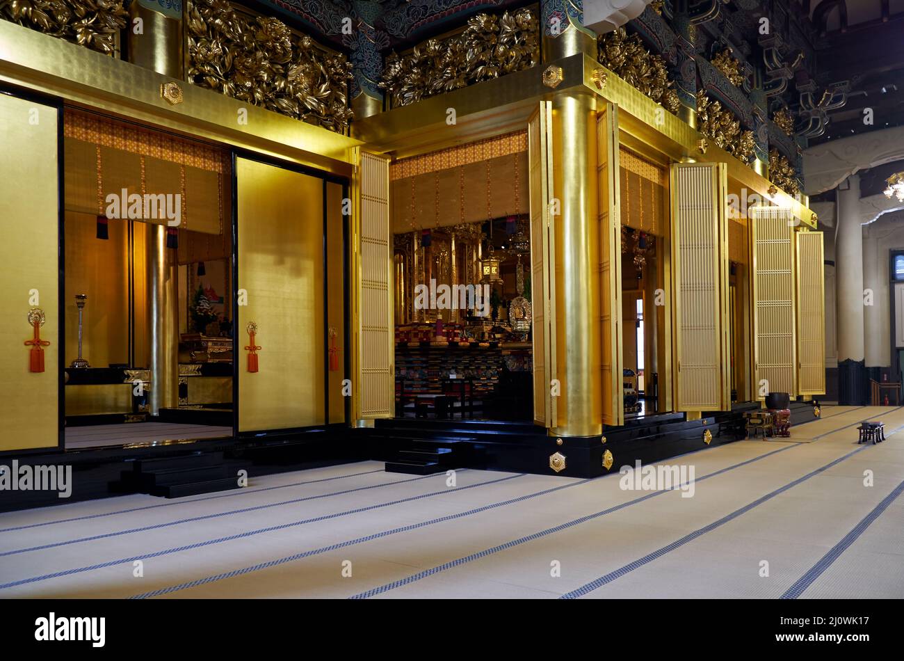 Tokyo main place of worship hi-res stock photography and images - Alamy