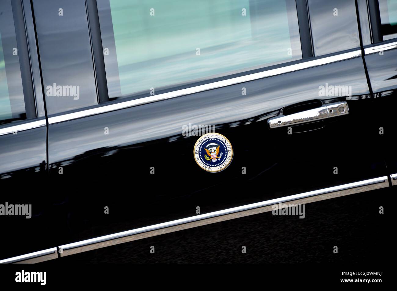 United states secret service weapon hi-res stock photography and images ...