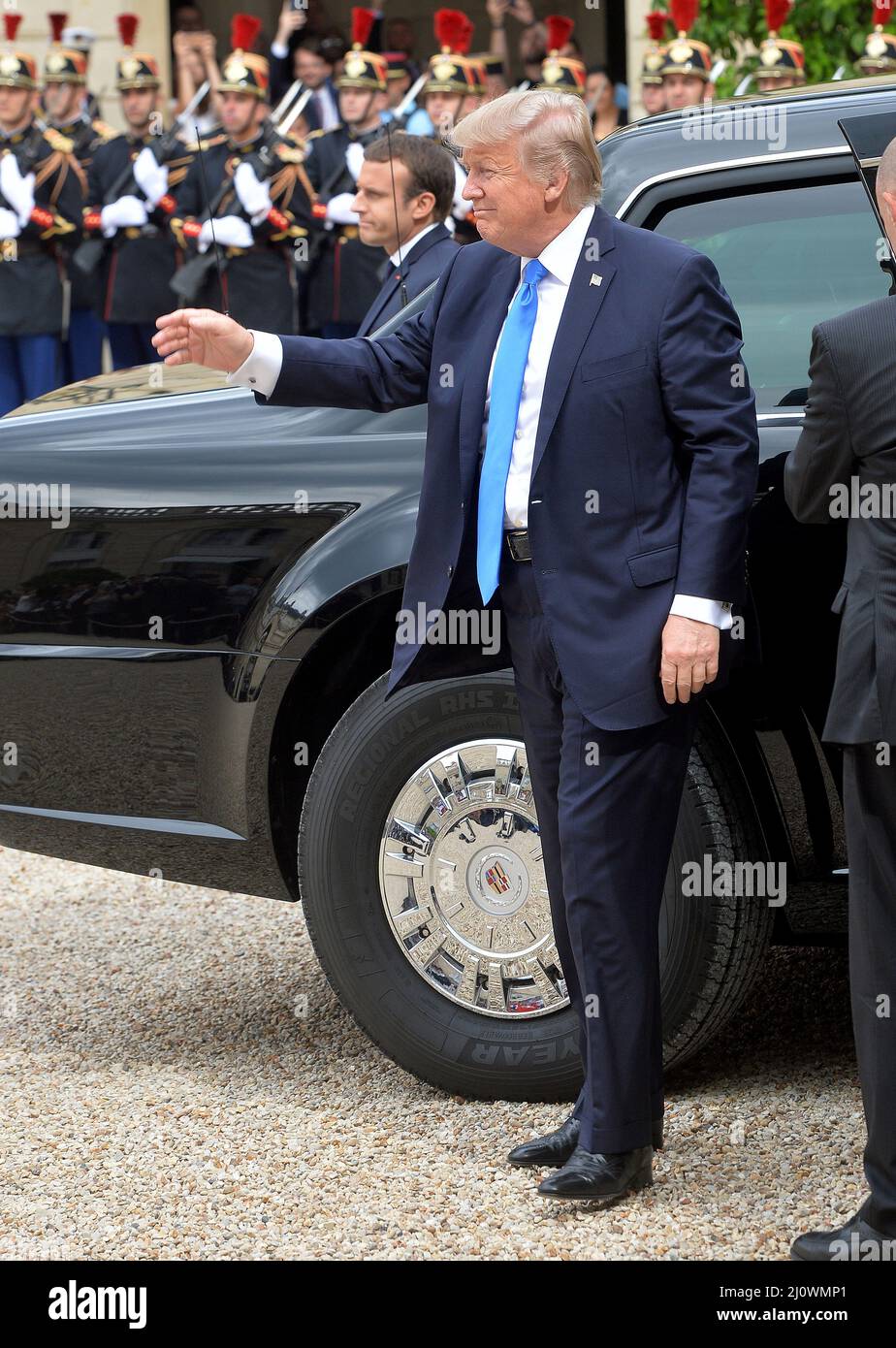 US President Donald Trump and French President Emmanuel Macron Stock ...
