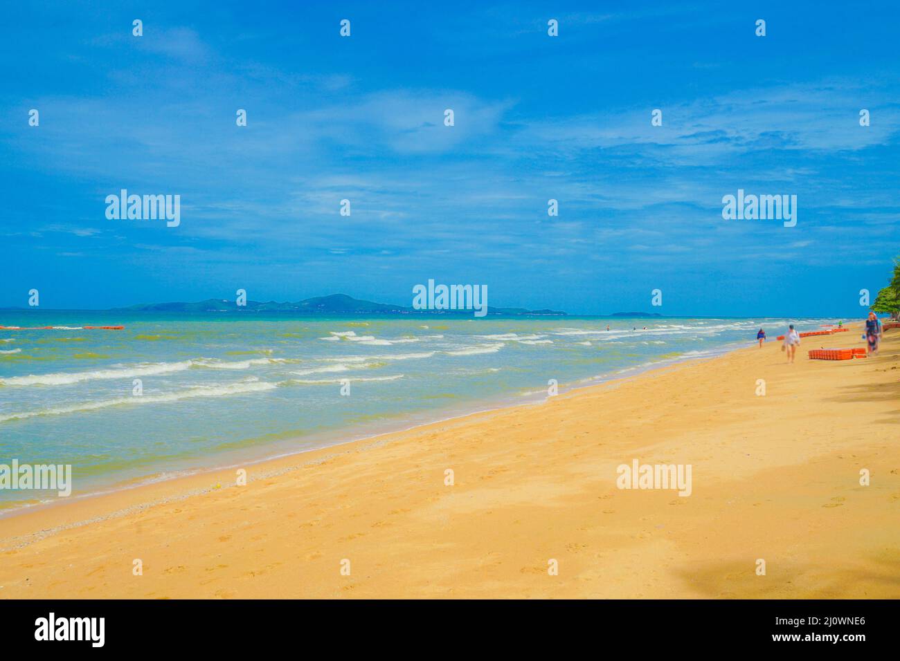 Pattaya tourist beach hi-res stock photography and images - Alamy