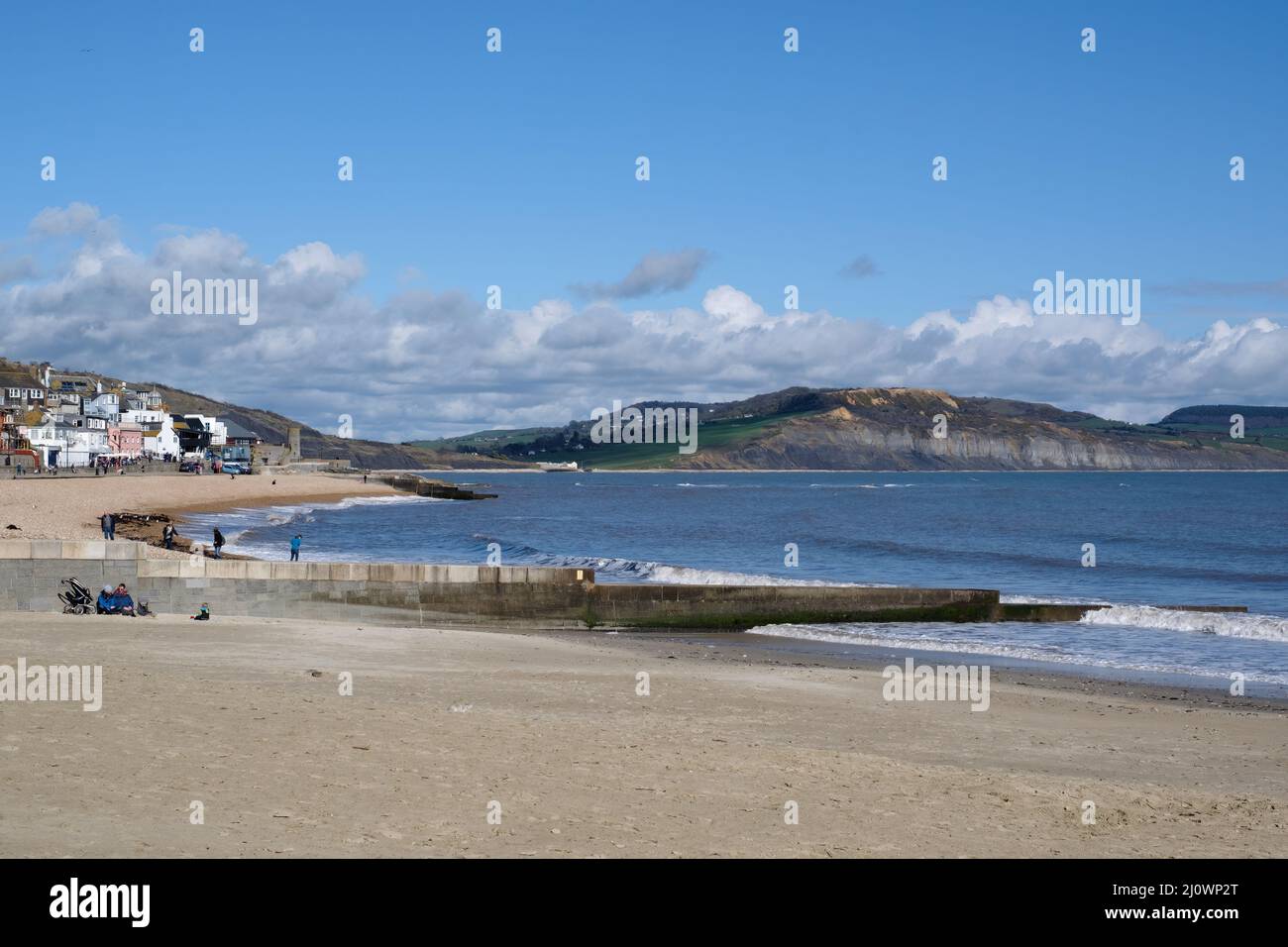 View of the Beach at Lyme Regis Stock Photo - Alamy