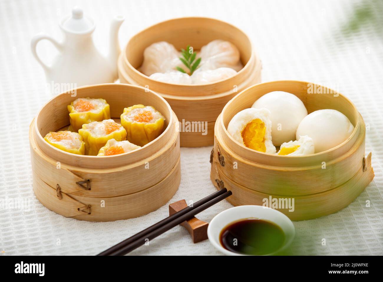 Rice roll dim sum hi-res stock photography and images - Alamy