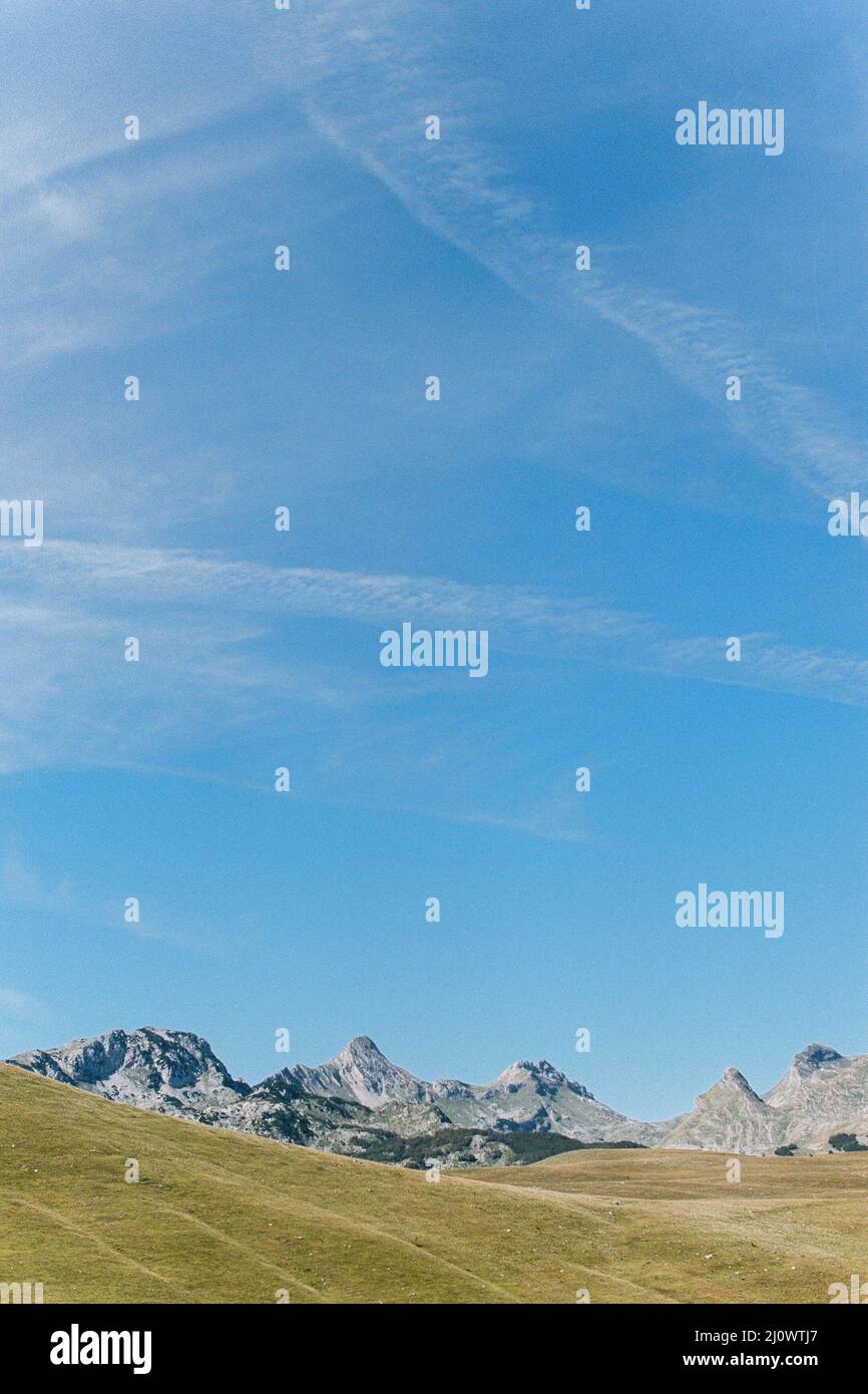 Plain blue sky hi-res stock photography and images - Alamy