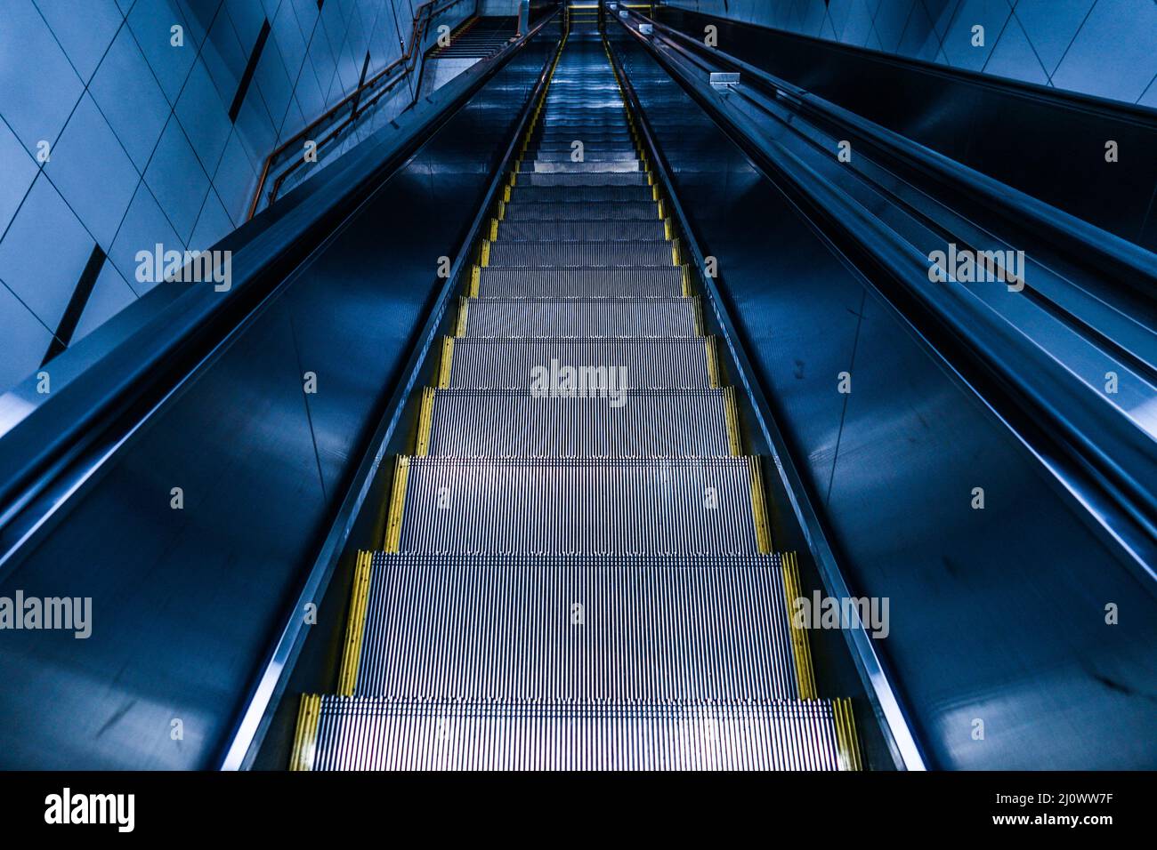 Cold materials hi-res stock photography and images - Alamy