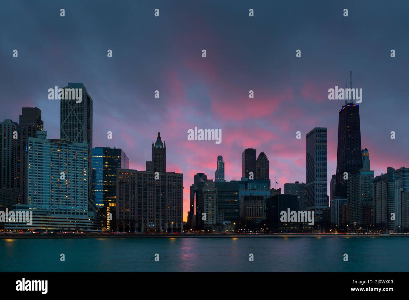 View of the Chicago downtown over lake Michigan Stock Photo - Alamy