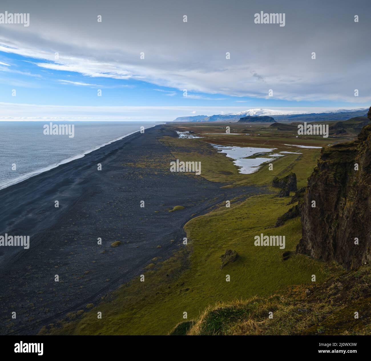 Reynisfjara viewpoint hi-res stock photography and images - Alamy