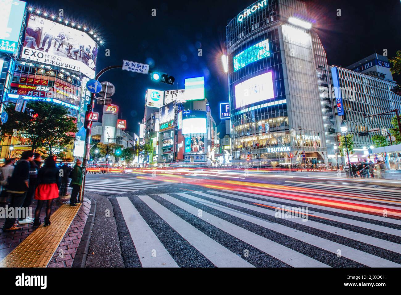 Shibuya scramble intersection of night view Stock Photo - Alamy