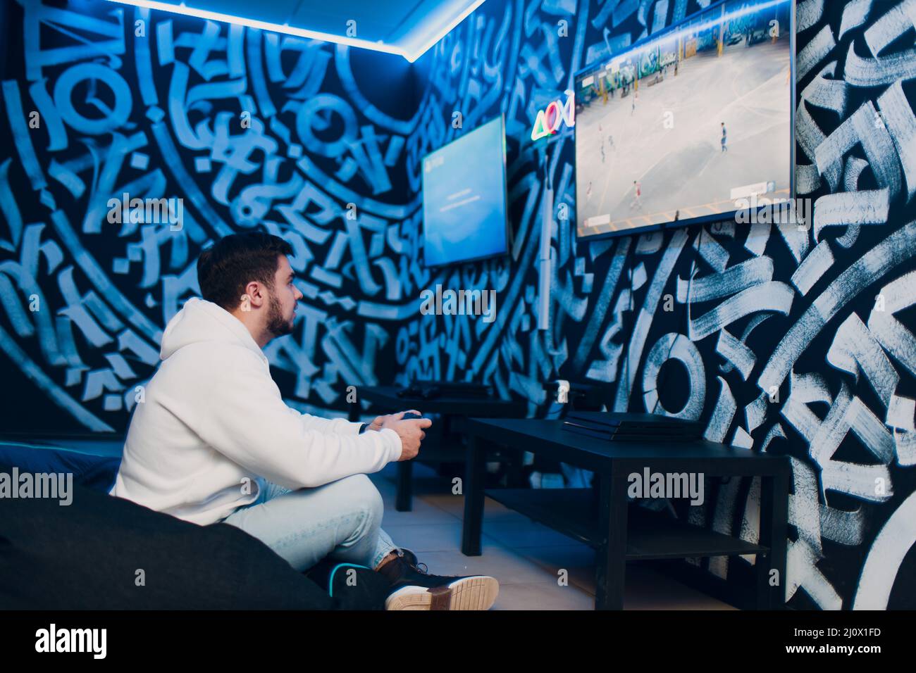 Sitting console hi-res stock photography and images - Alamy