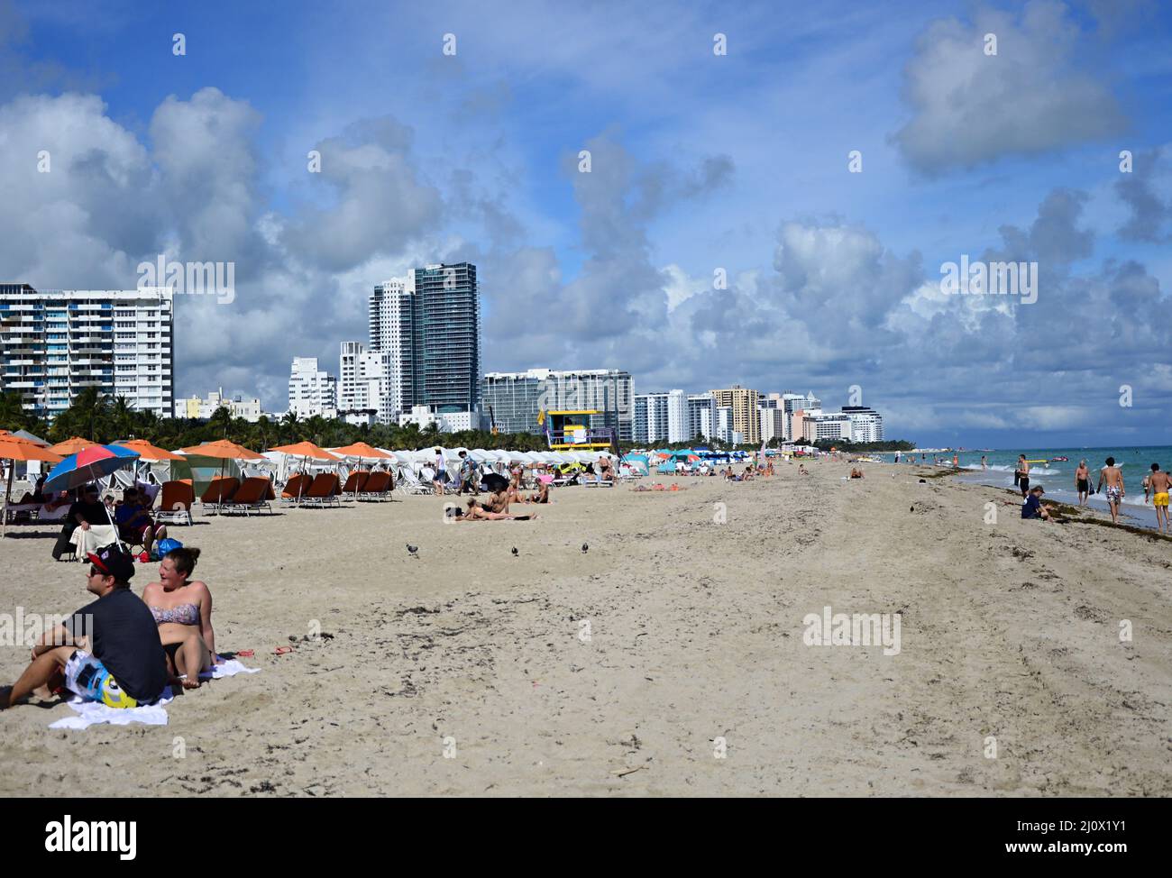 Beach at the Atlantic Ocean in Miami Beach, Florida Stock Photo - Alamy