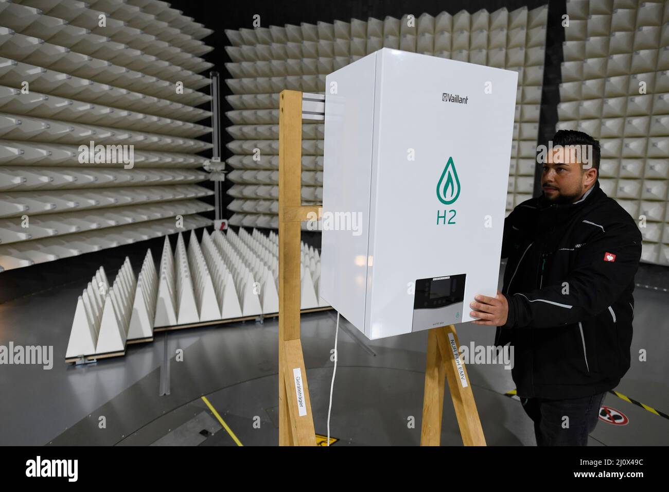 Emc chamber hi-res stock photography and images - Alamy