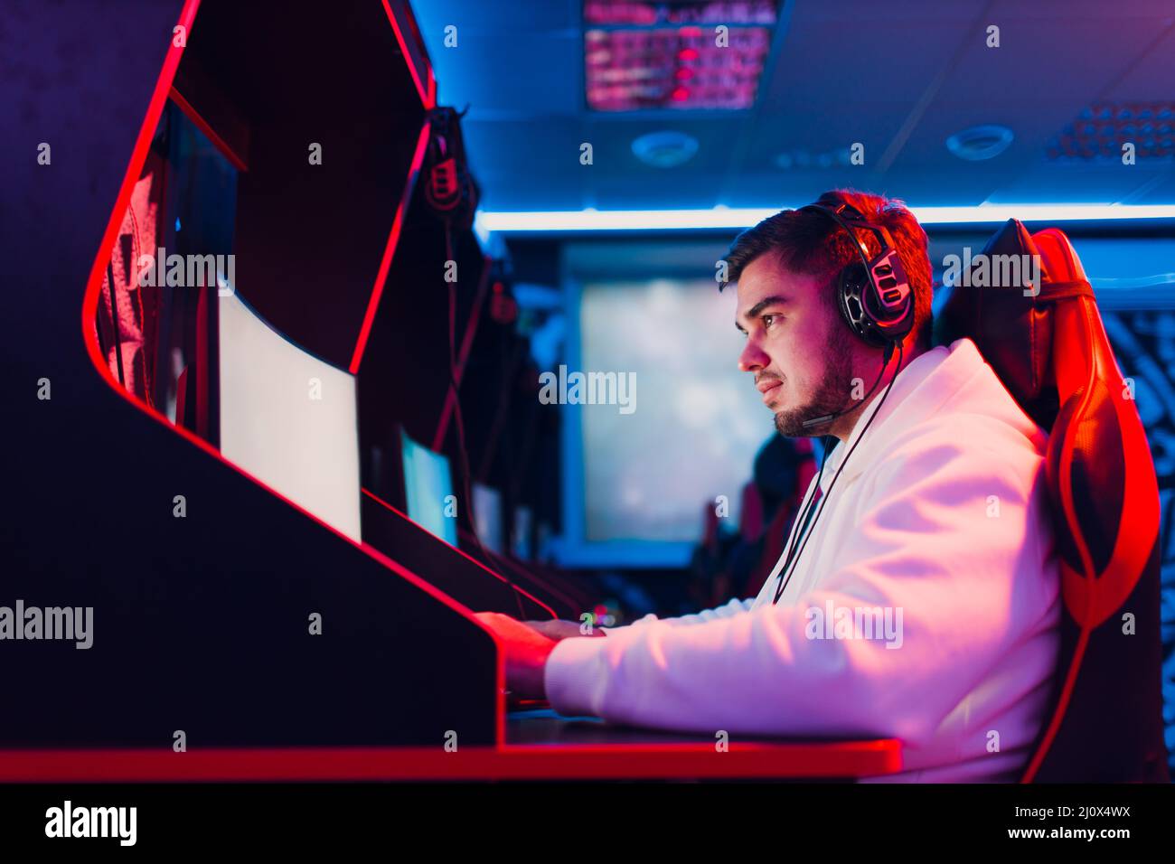 Computer gaming competition hi-res stock photography and images - Alamy