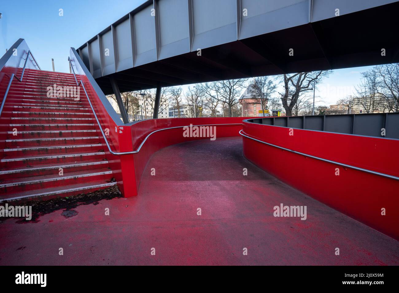 Award-winning bicycle and pedestrian bridge Stock Photo - Alamy