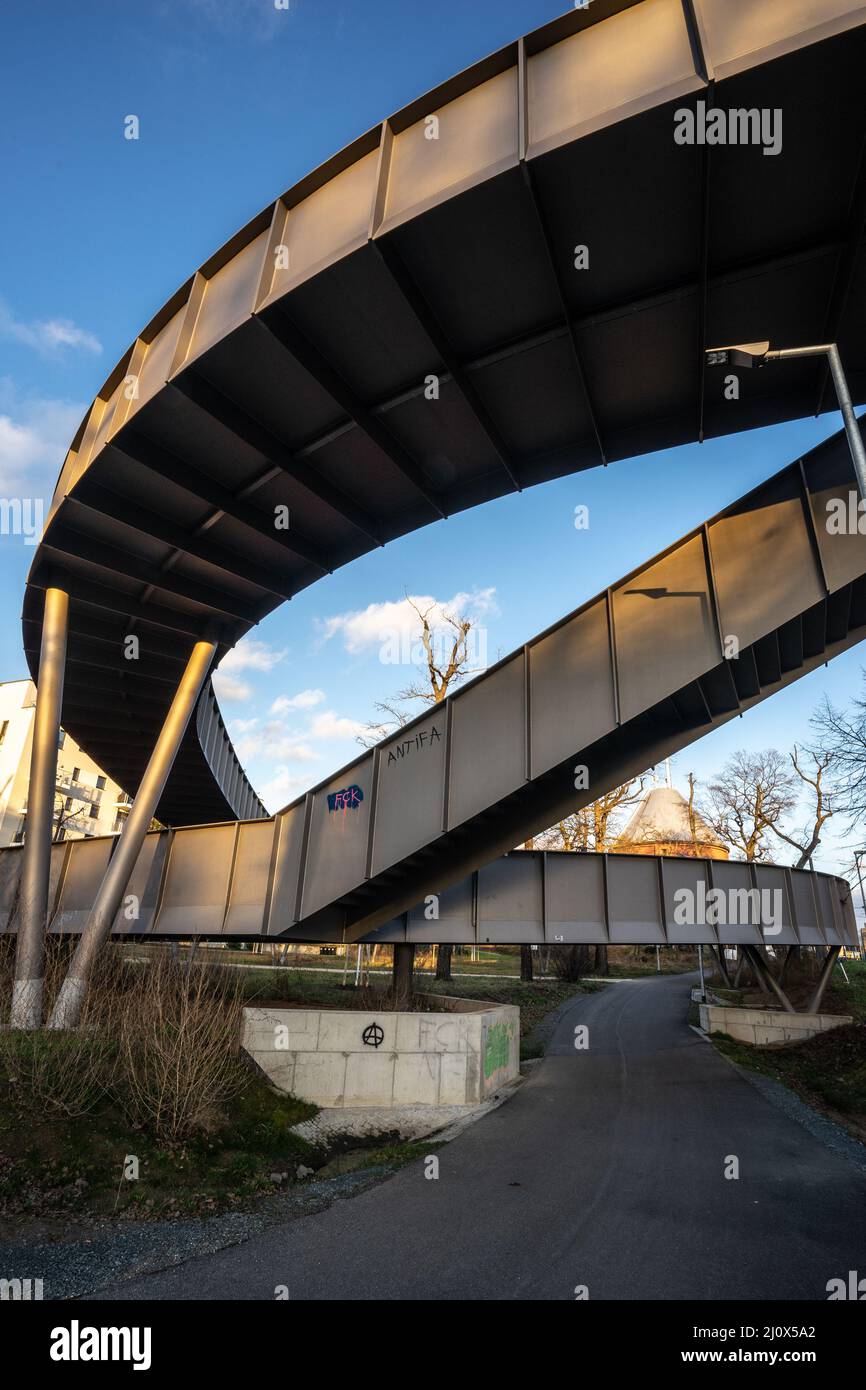 Award-winning bicycle and pedestrian bridge Stock Photo - Alamy