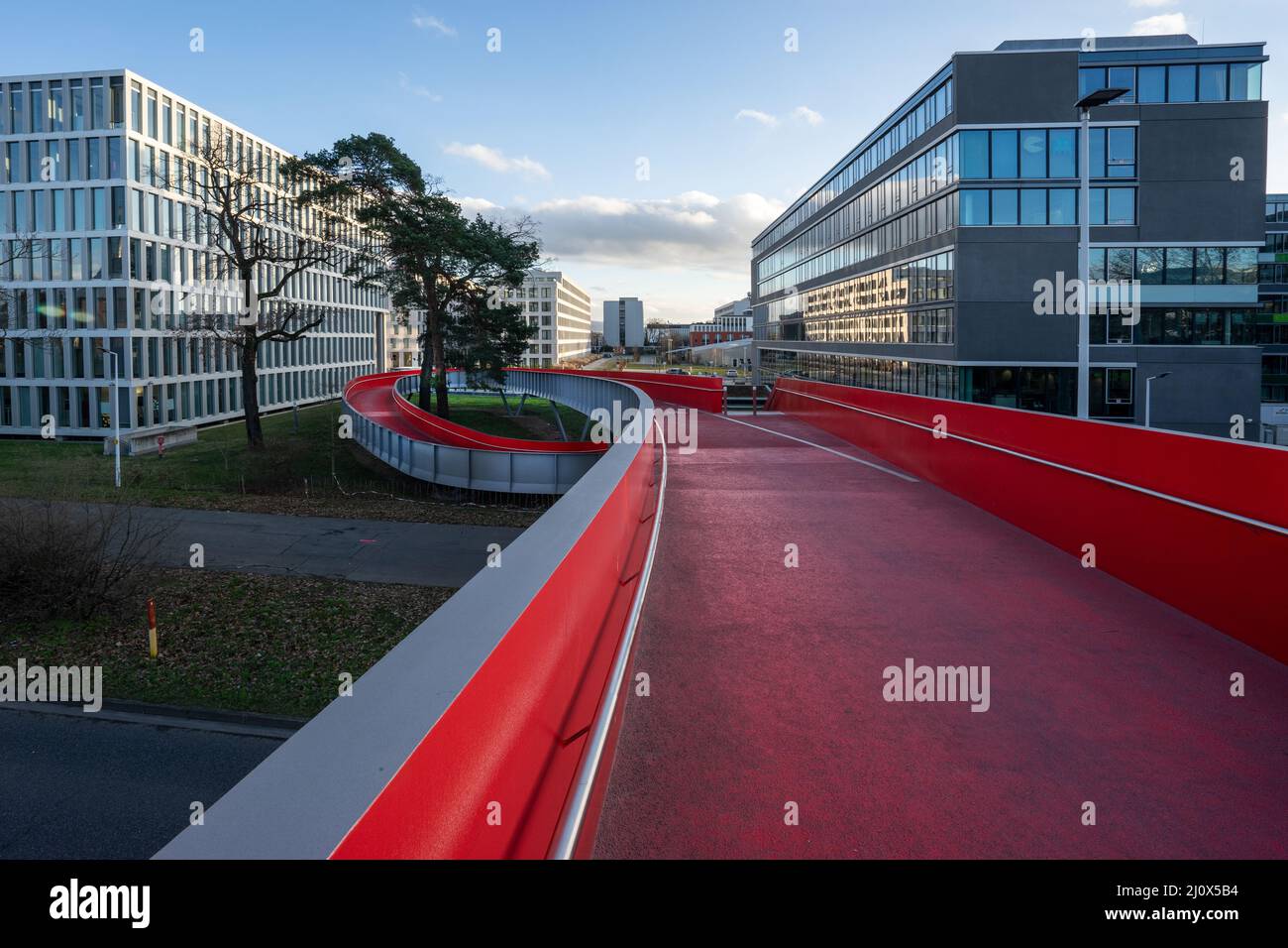 Award-winning bicycle and pedestrian bridge Stock Photo - Alamy
