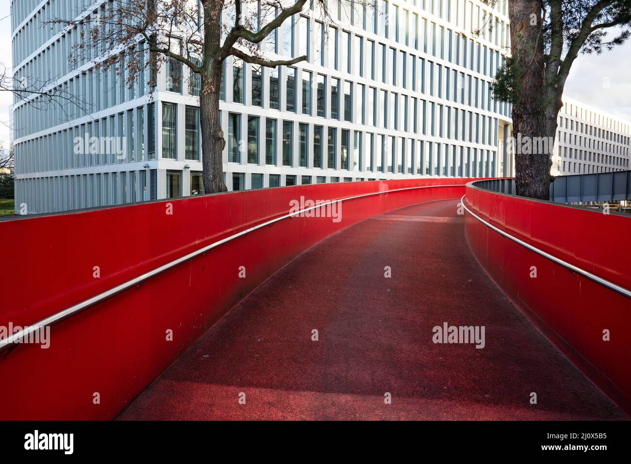 Award-winning bicycle and pedestrian bridge Stock Photo - Alamy