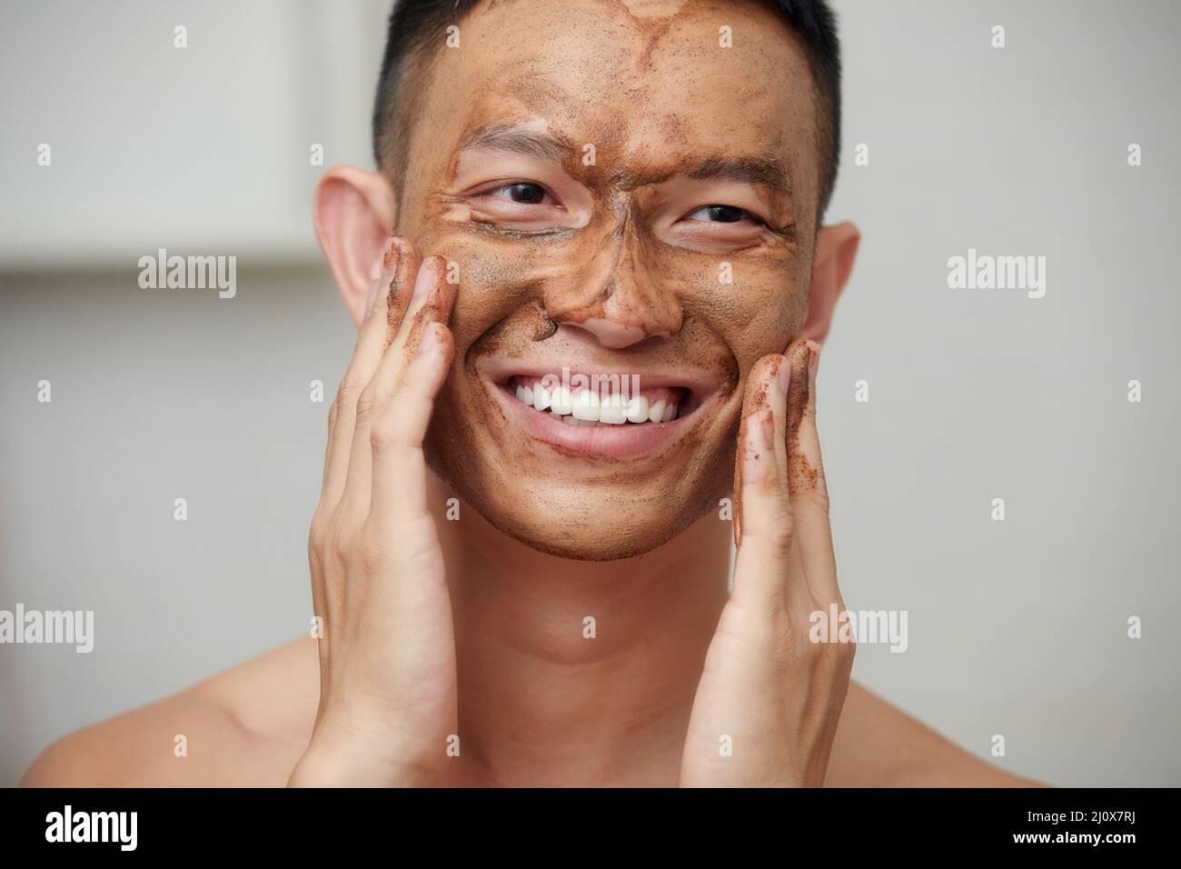 Scrubbing face hi-res stock photography and images - Alamy