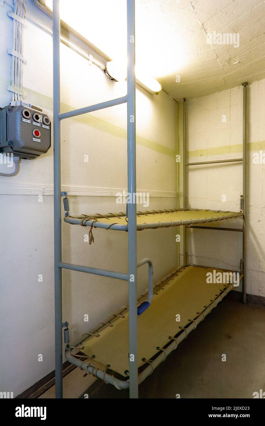 Bunker bed hi-res stock photography and images - Alamy