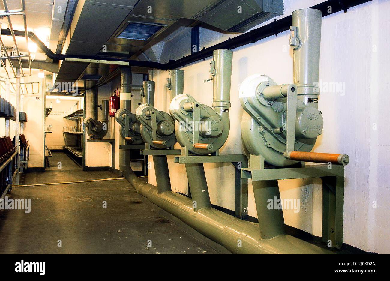 Hamburg, Germany. 09th Nov, 2001. Manual ventilators are on standby in ...