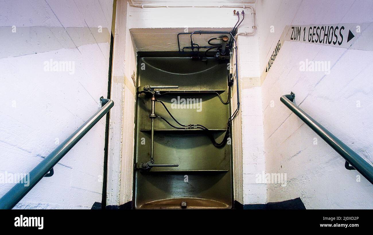 Hamburg, Germany. 09th Nov, 2001. View from the inside of a pressure ...