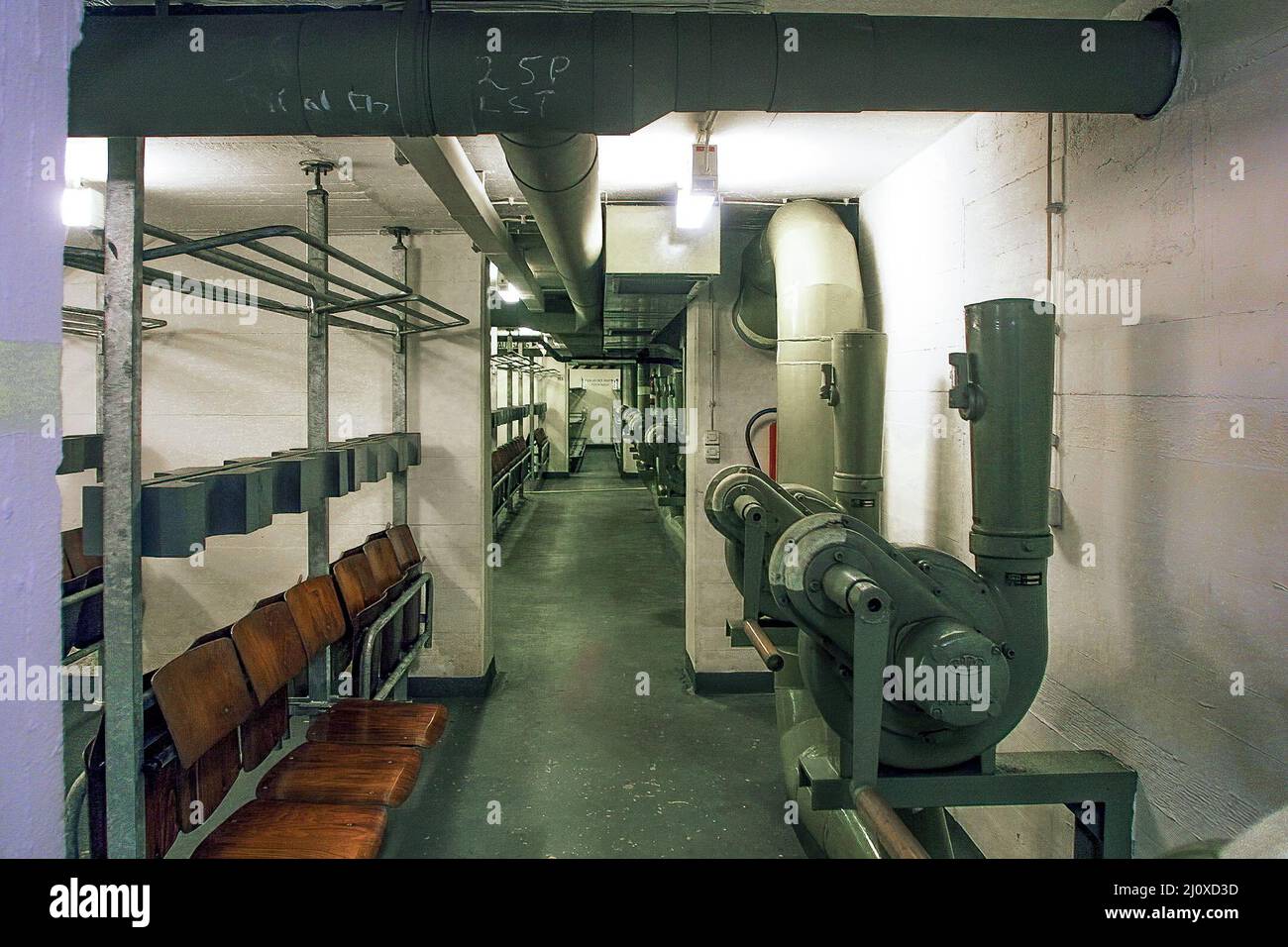 Hamburg, Germany. 09th Nov, 2001. Manual ventilators are on standby in ...