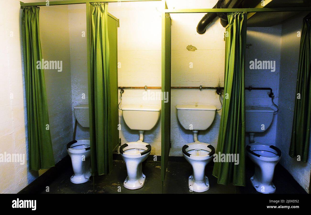 Hamburg, Germany. 09th Nov, 2001. View into a toilet room in the civil ...