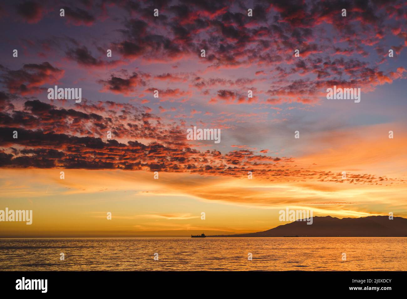 Quality sea hi-res stock photography and images - Alamy