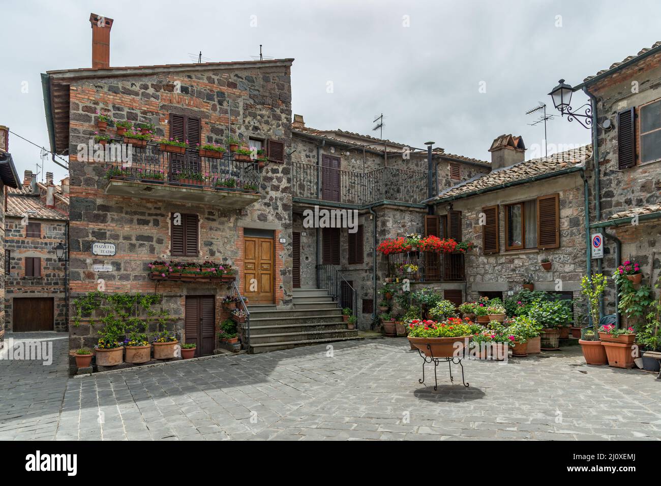 Multitude of flowers hi-res stock photography and images - Alamy