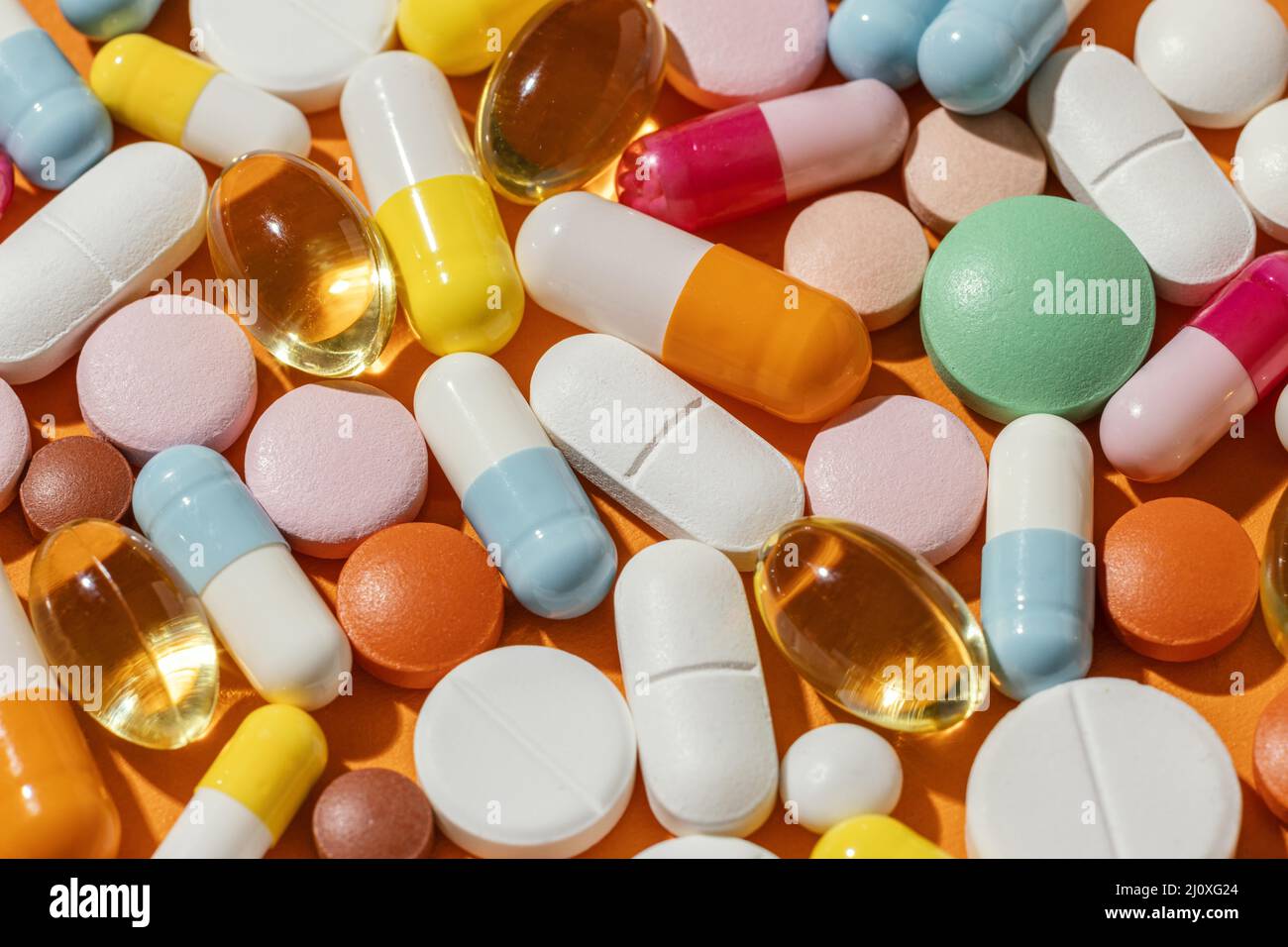 Minimal medicinal pills composition Stock Photo - Alamy