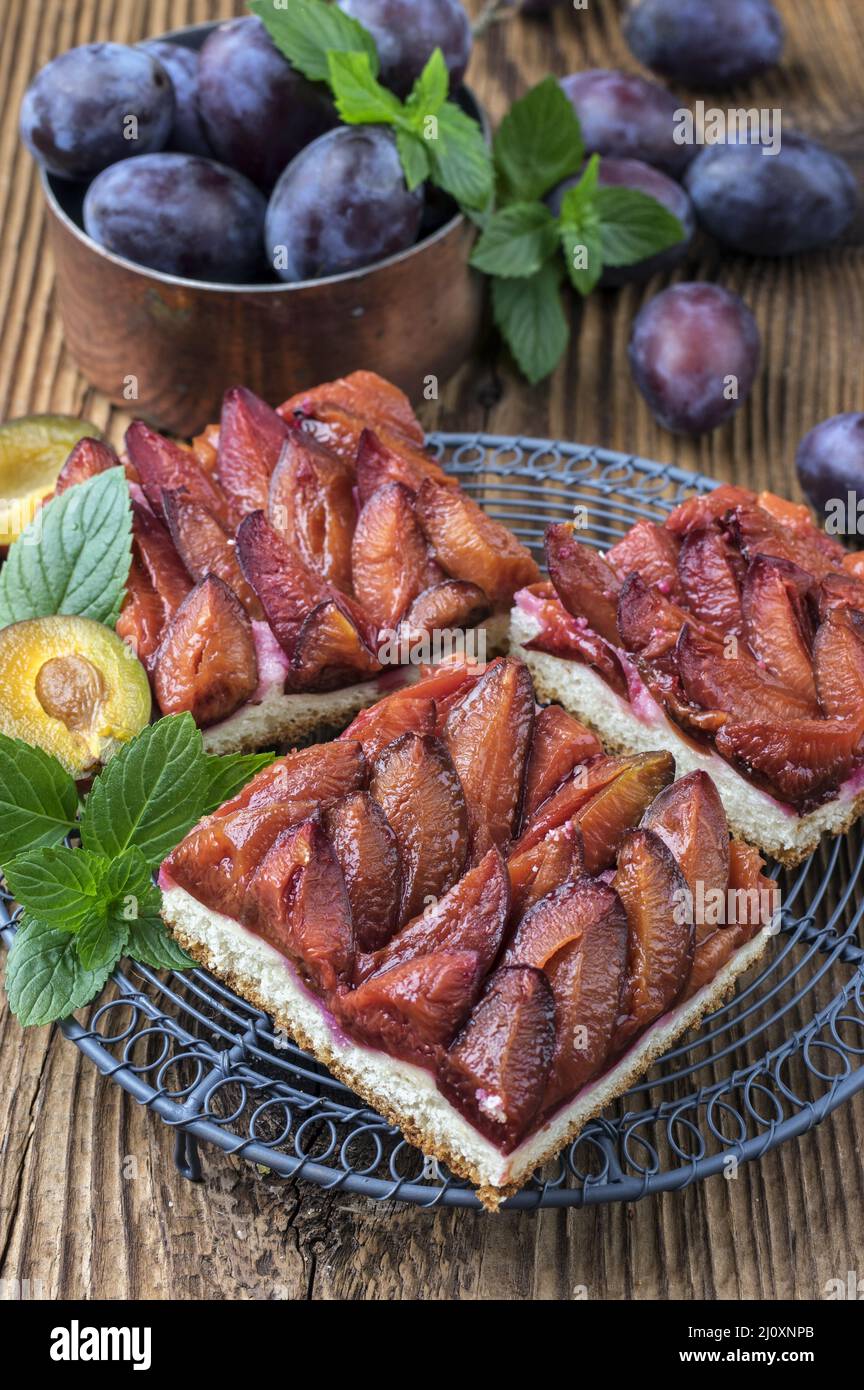 Oblong cake hi-res stock photography and images - Alamy