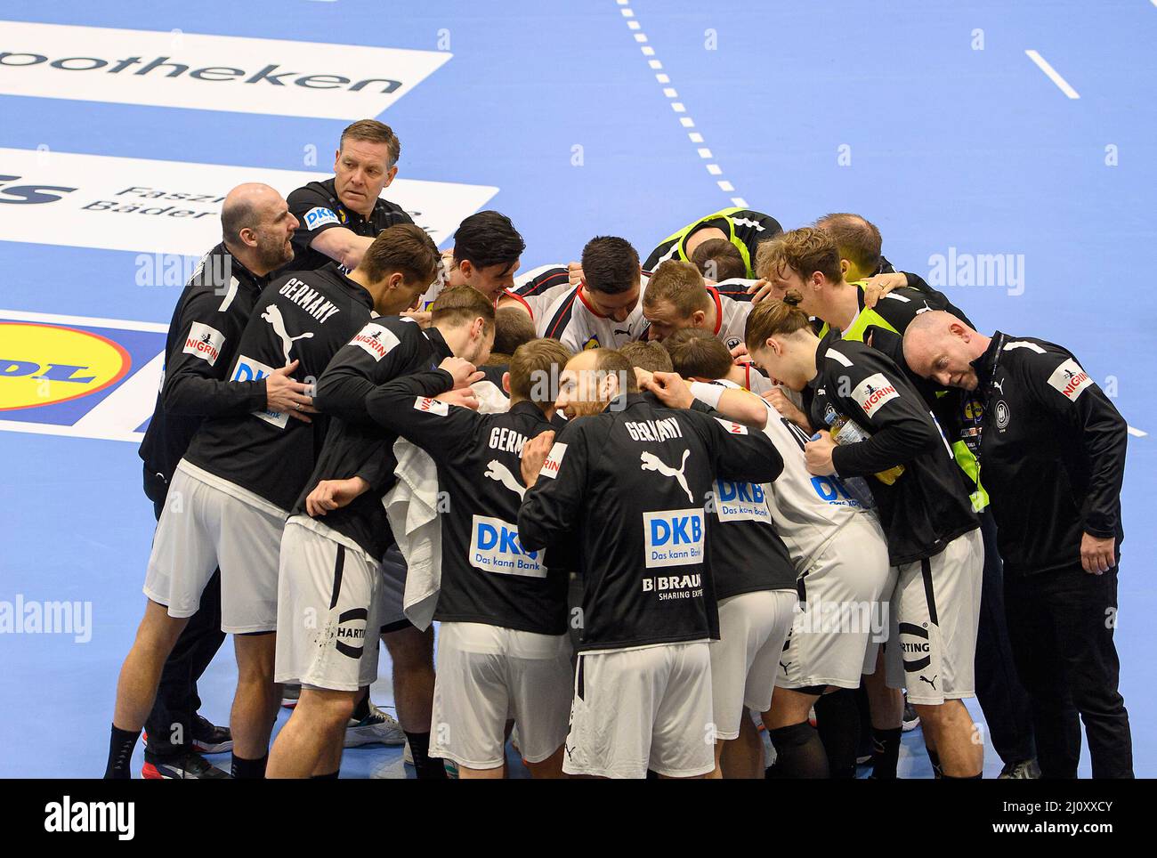 Team Germany, team circle, men's handball country game, friendly match ...
