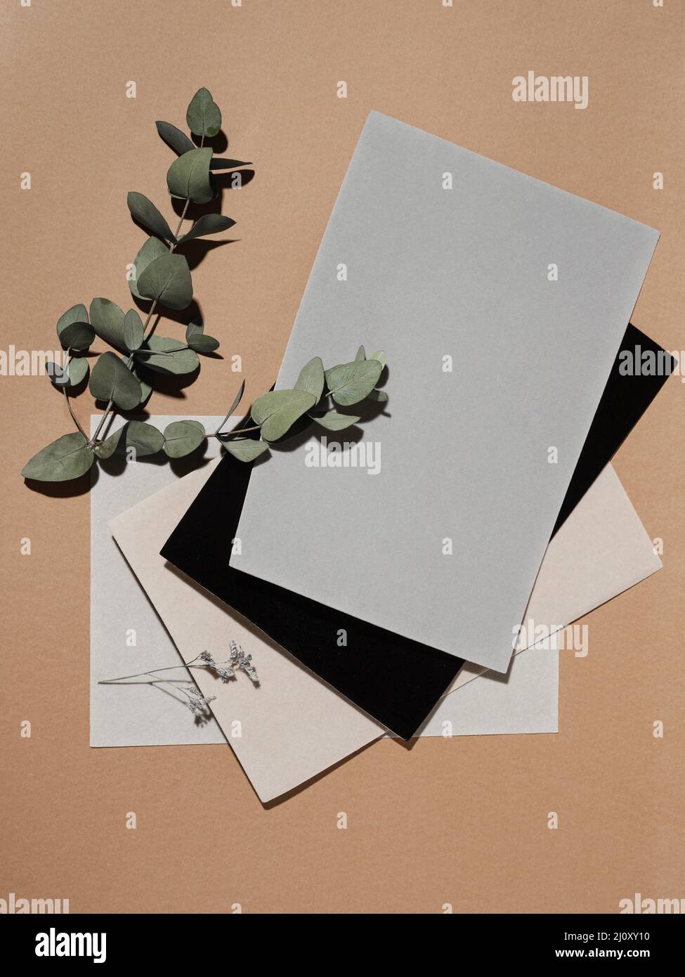 Quality papers hi-res stock photography and images - Alamy