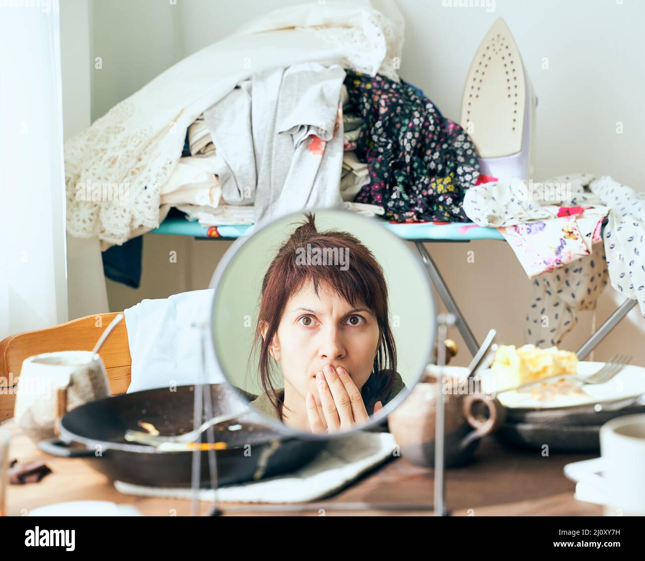 Kitchen chaos woman hi-res stock photography and images - Alamy
