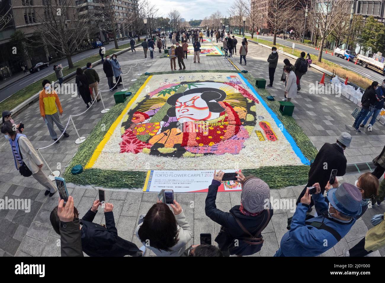 Tokyo, Japan. 21st Mar, 2022. Visitors take pictures of a huge kabuki ...