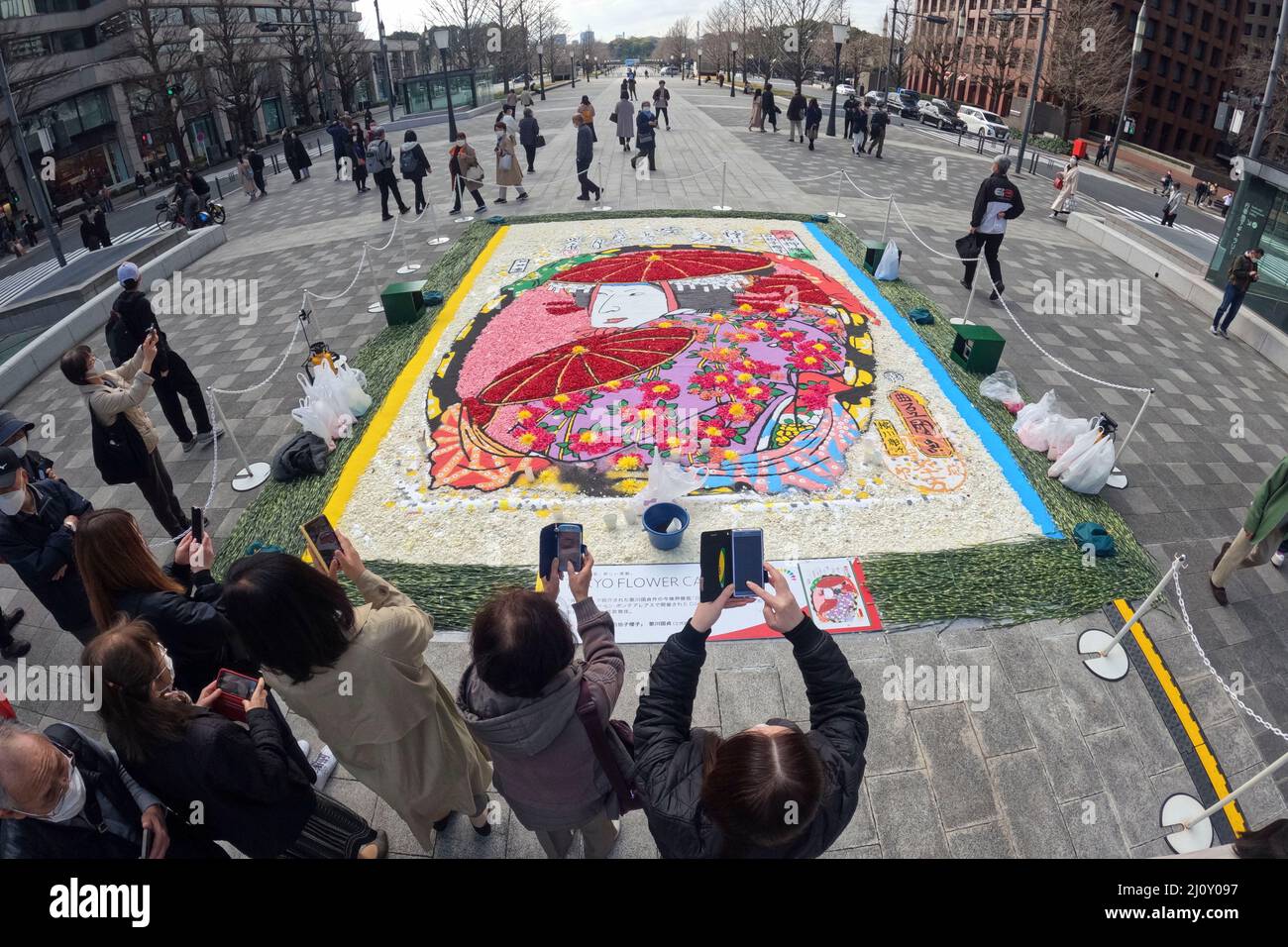 Tokyo, Japan. 21st Mar, 2022. Visitors take pictures of a huge kabuki ...