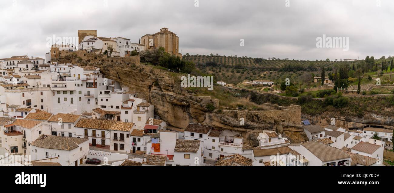 Pueblo of setenil de las bodegas hi-res stock photography and images ...