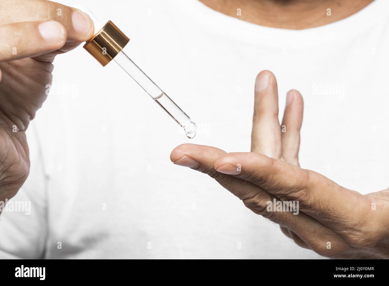 Hands holding serum pipette Stock Photo - Alamy